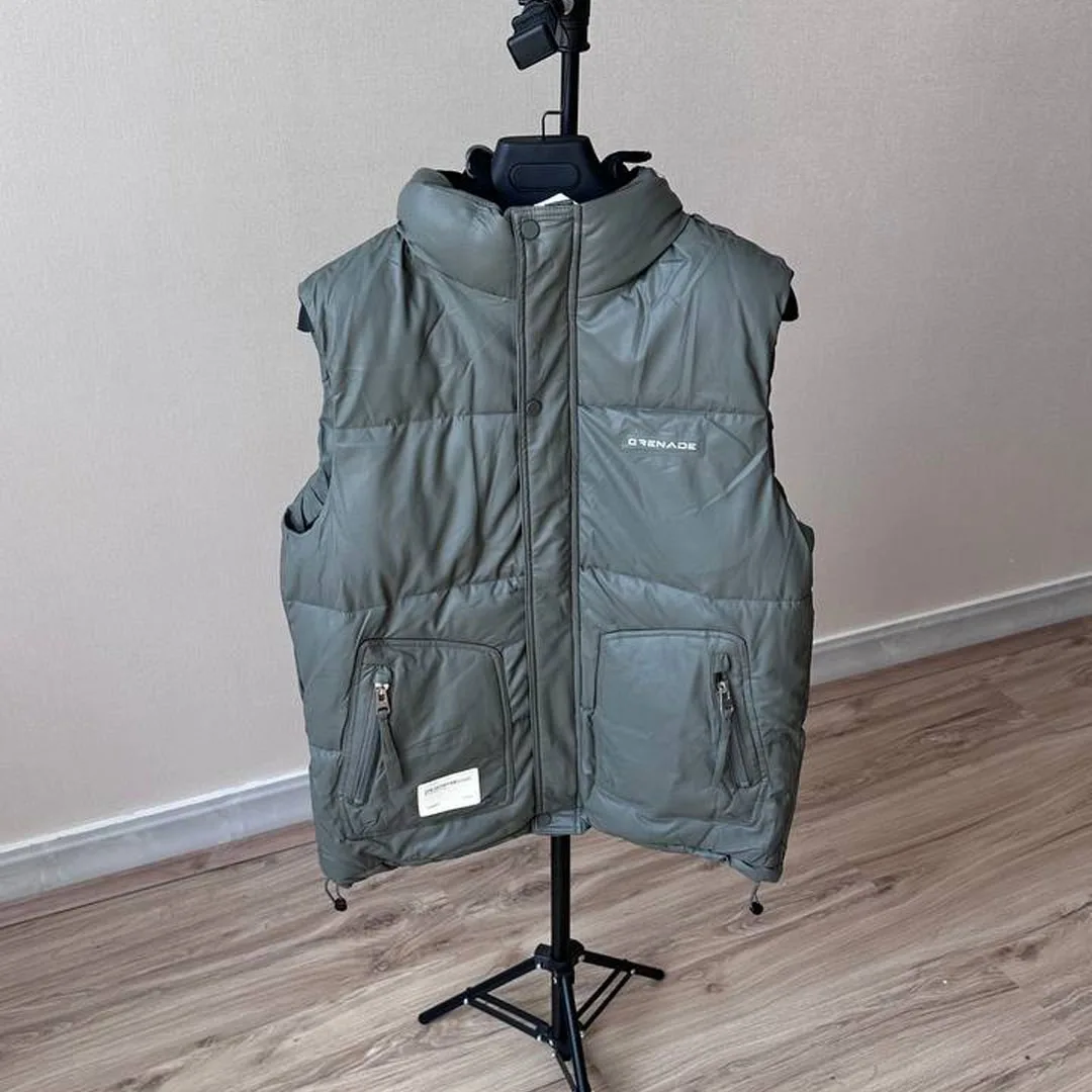 پافر کد 2328 کلاه دار و زیب دار طوسی – فروشگاه اینترنتی لباس مارکو پوش